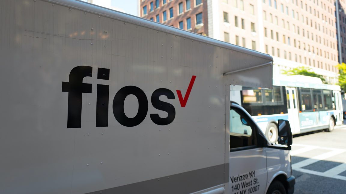 Verizon to buy Frontier for $9.6 billion, says it will expand fiber ...