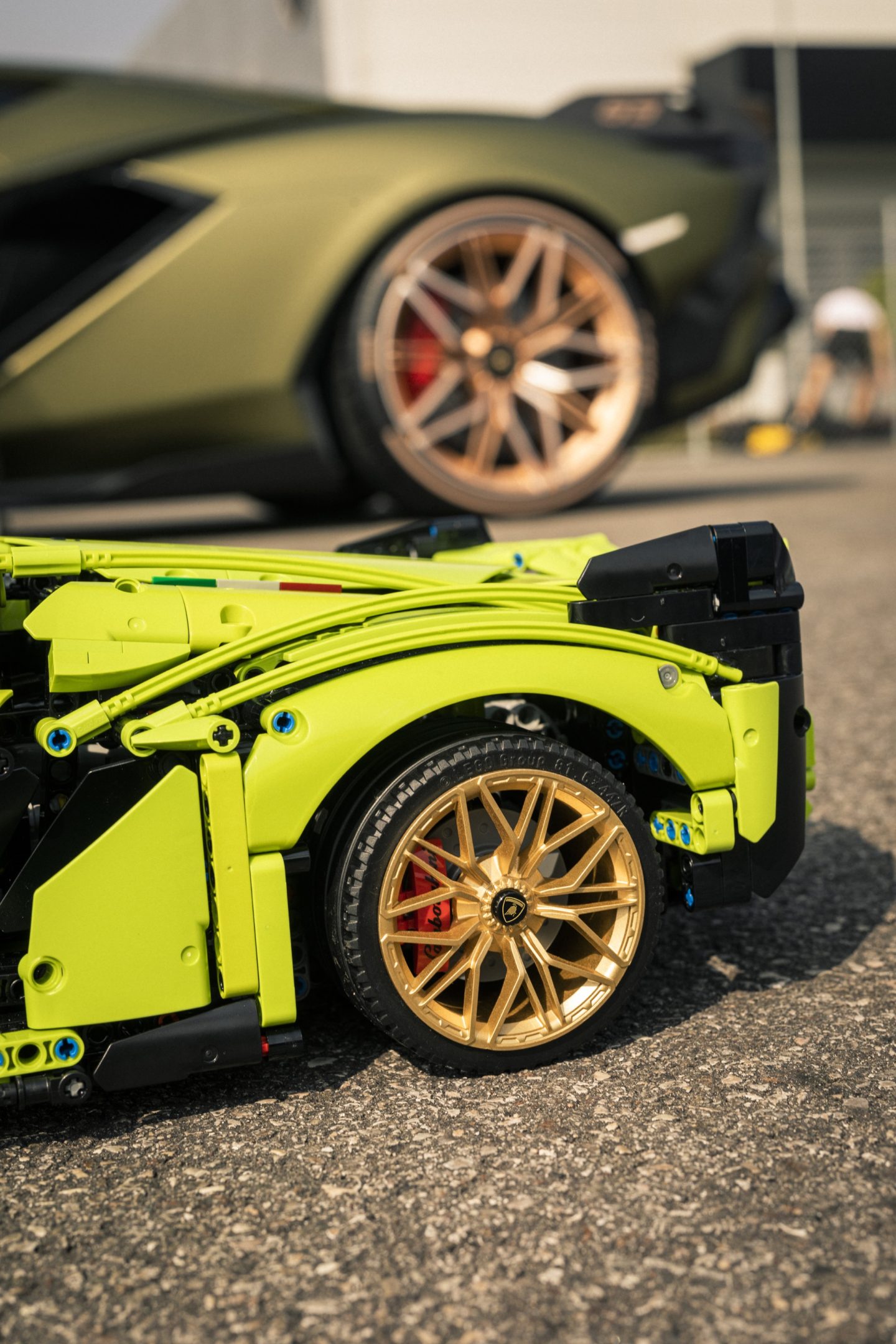 Lego brings out a $380, 3,969-piece Lamborghini Sián FKP 37 kit - Ars ...