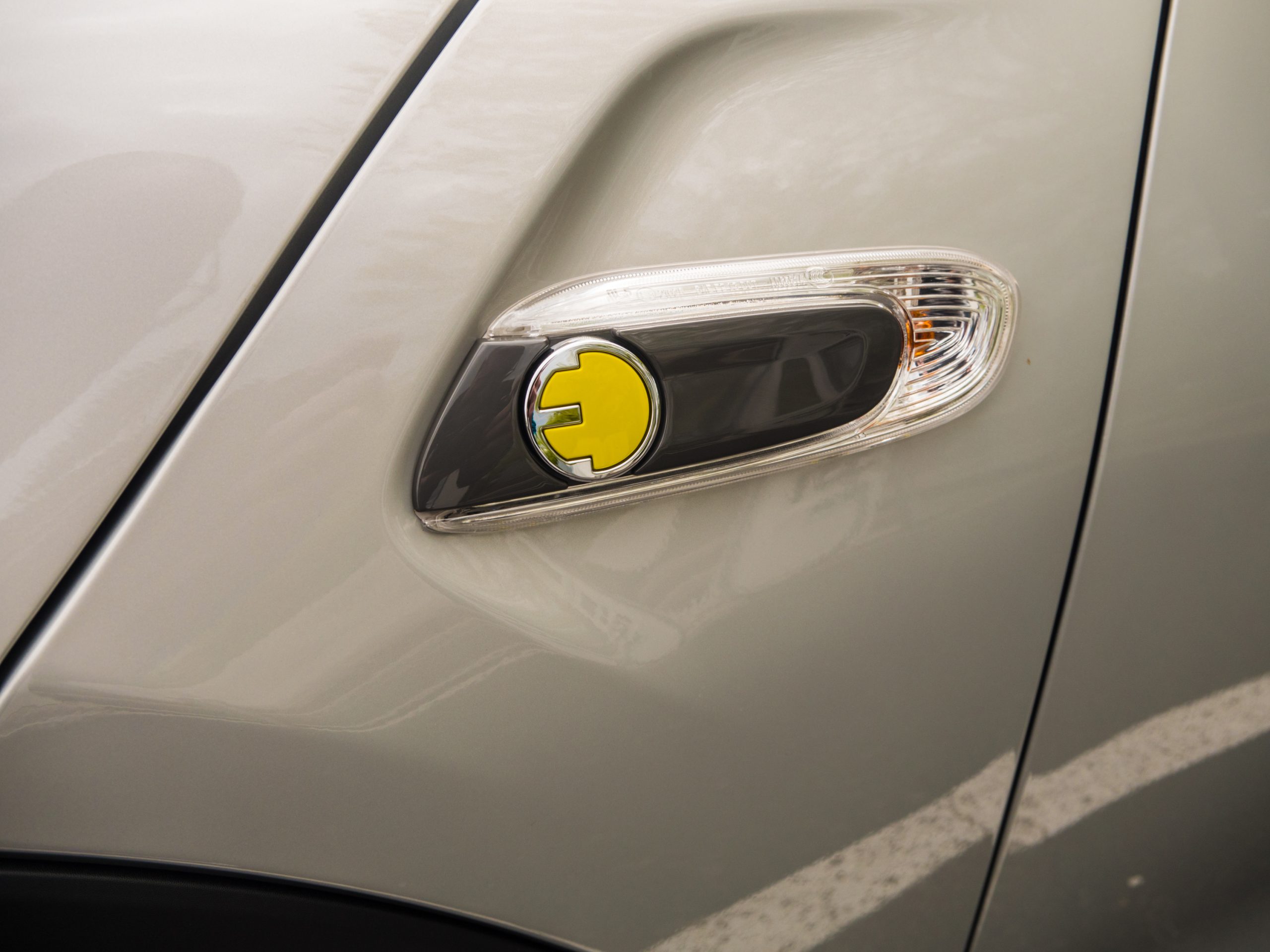 The electric 2020 Mini Cooper SE: Big driving fun, little driving range ...