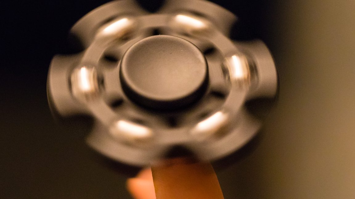 A fidget spinner to detect urinary tract infections - Ars Technica
