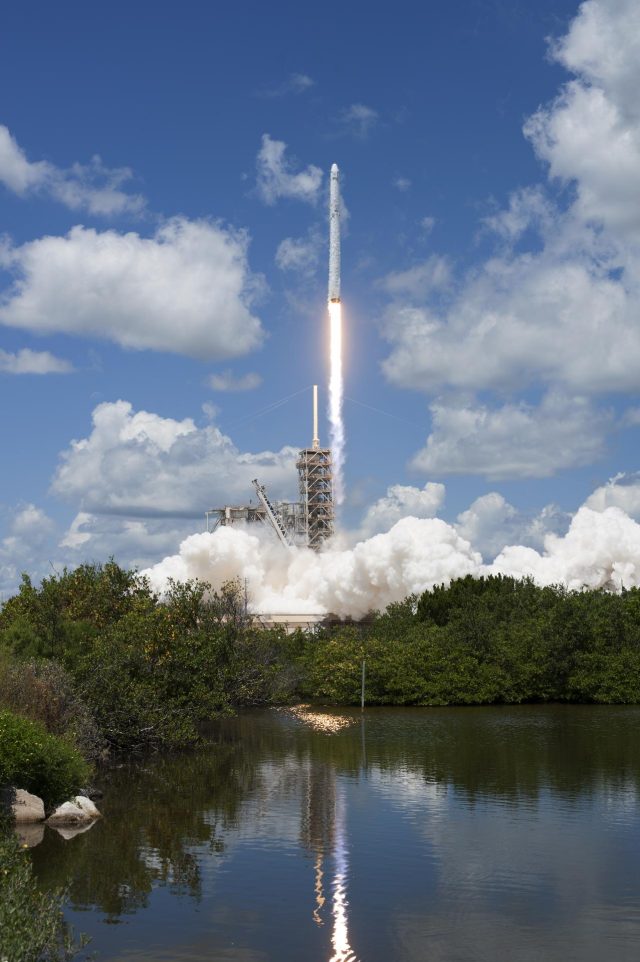 Forget Dragon, the Falcon 9 rocket is the secret sauce of SpaceX’s ...