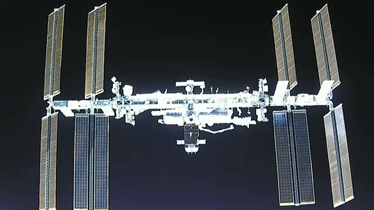 After Dragon’s historic docking, America has more new spaceships on the ...