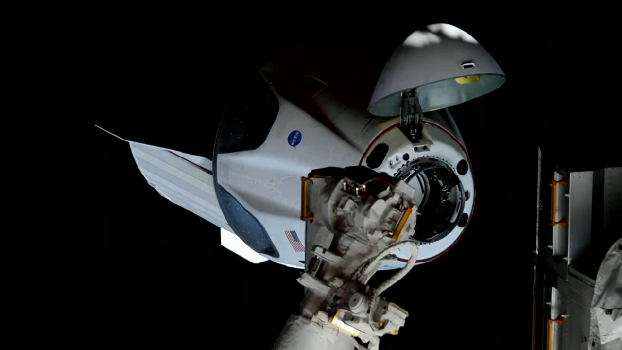 After Dragon’s historic docking, America has more new spaceships on the ...