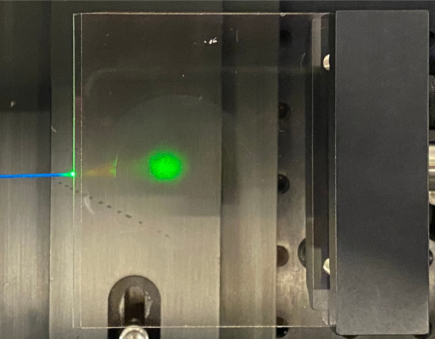 How holographic tech is shrinking VR displays to the size of sunglasses ...