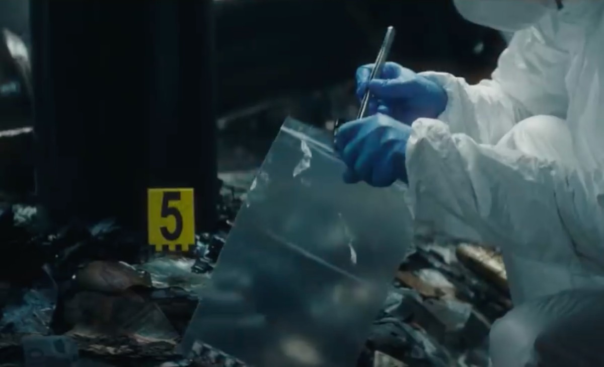 A detective hunts a costumed vigilante in Major Grom: Plague Doctor ...