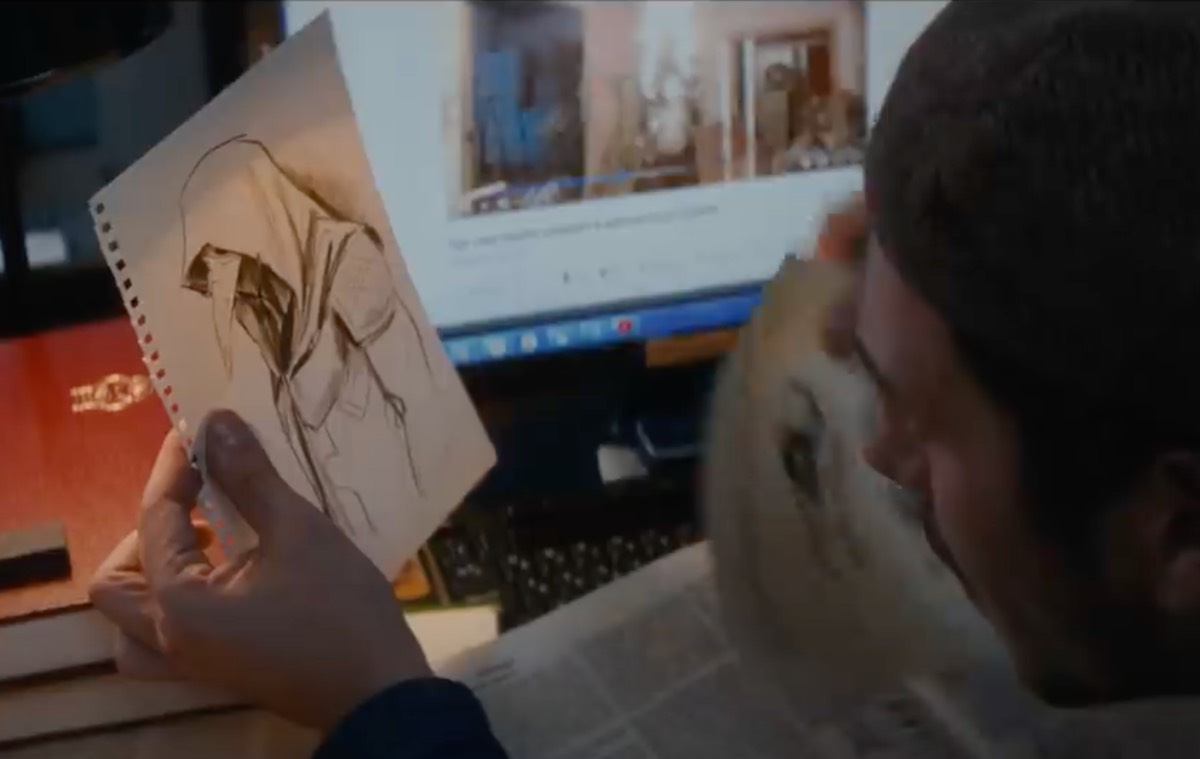 A detective hunts a costumed vigilante in Major Grom: Plague Doctor ...