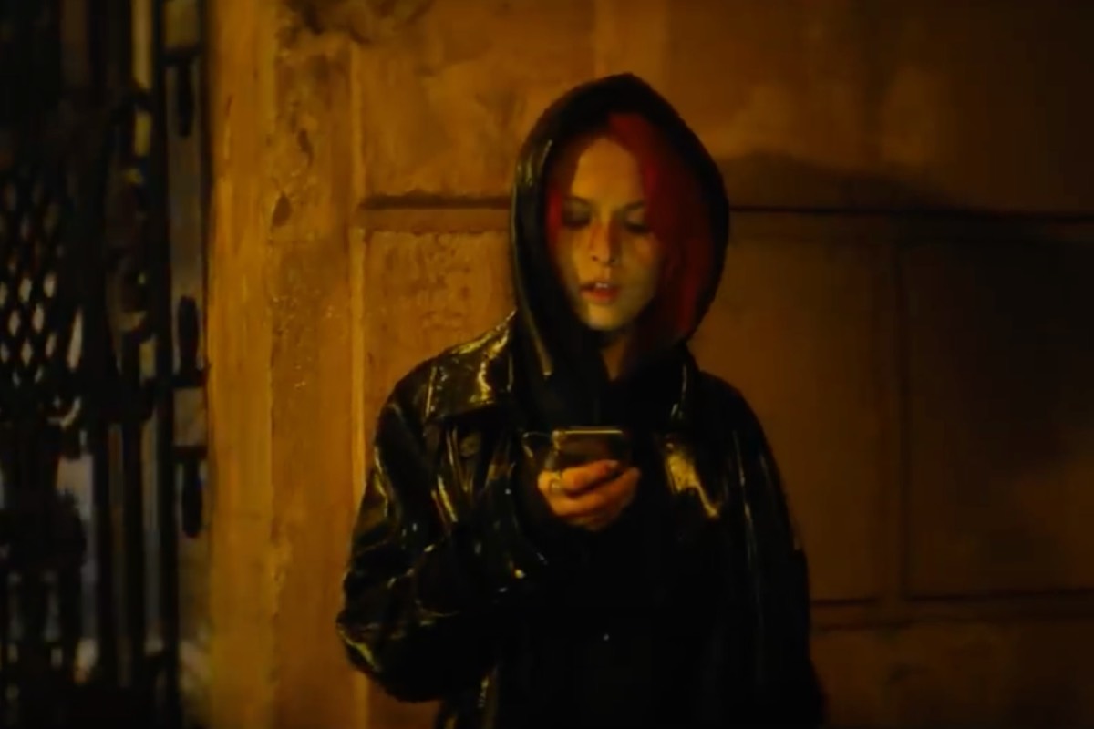 A detective hunts a costumed vigilante in Major Grom: Plague Doctor ...