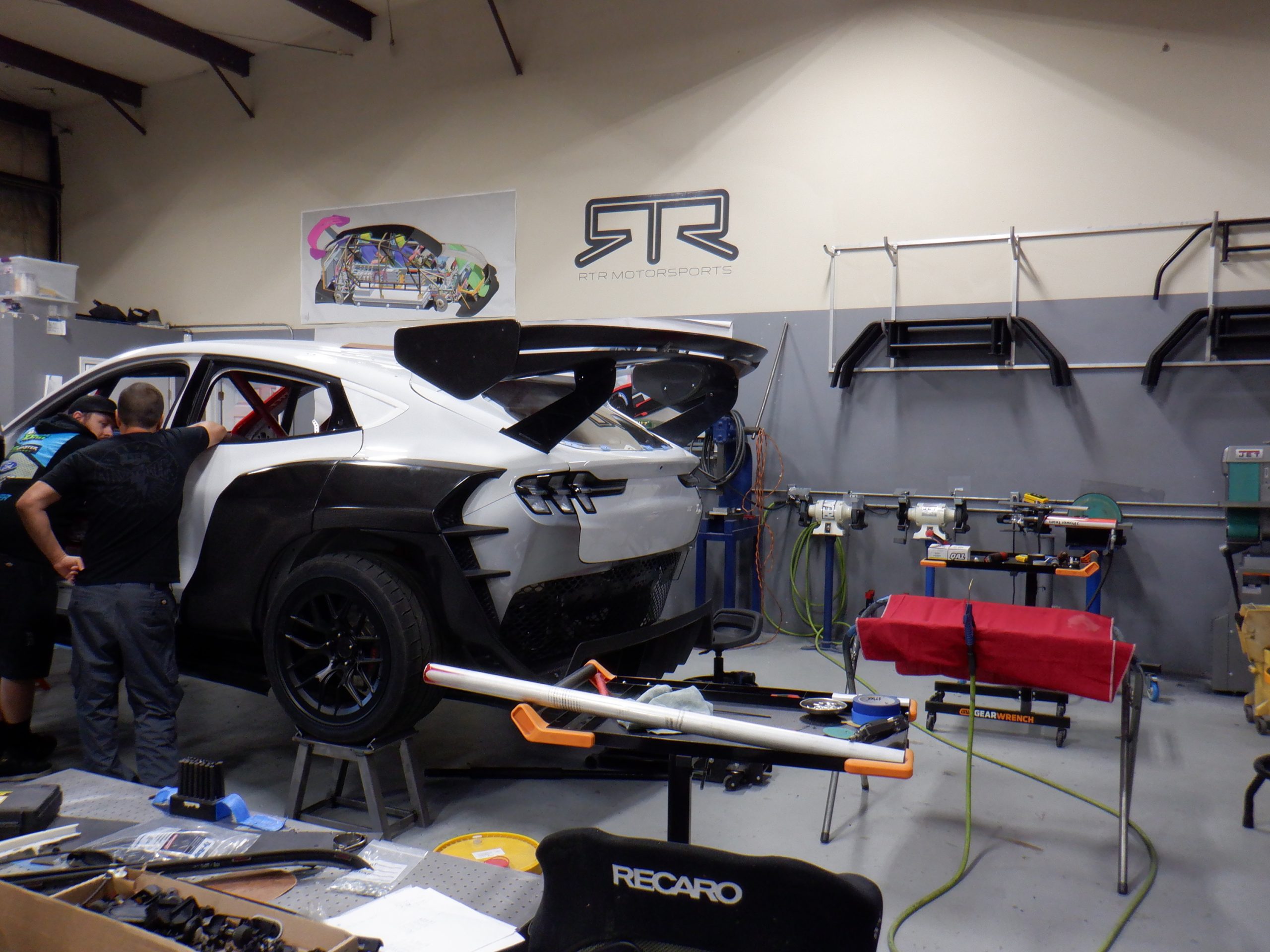 Ford’s electric car engineers go crazy with 1,400hp Mustang Mach-E ...