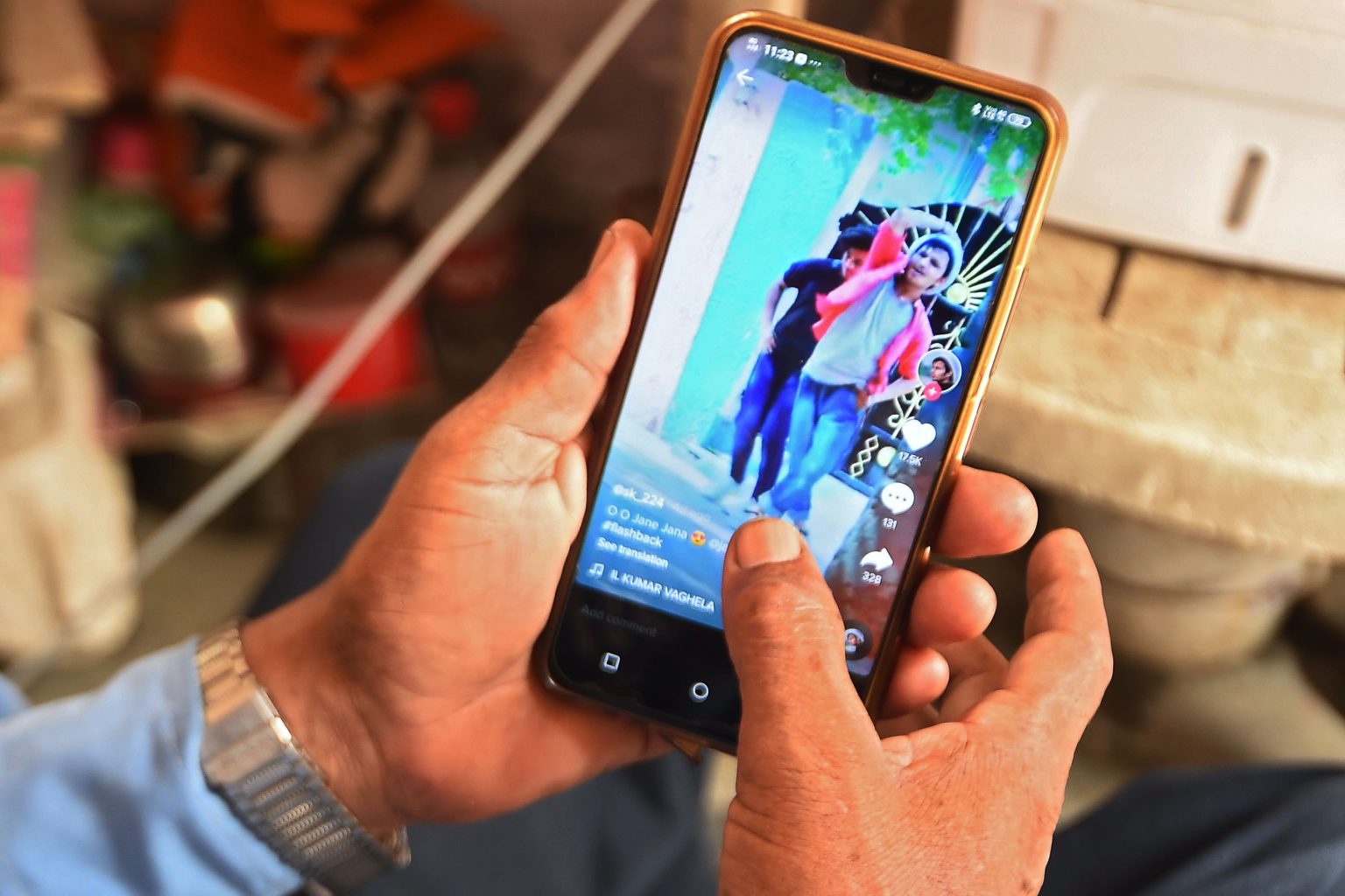 Amazon bans TikTok on employee phones, then calls it a mistake [Updated ...