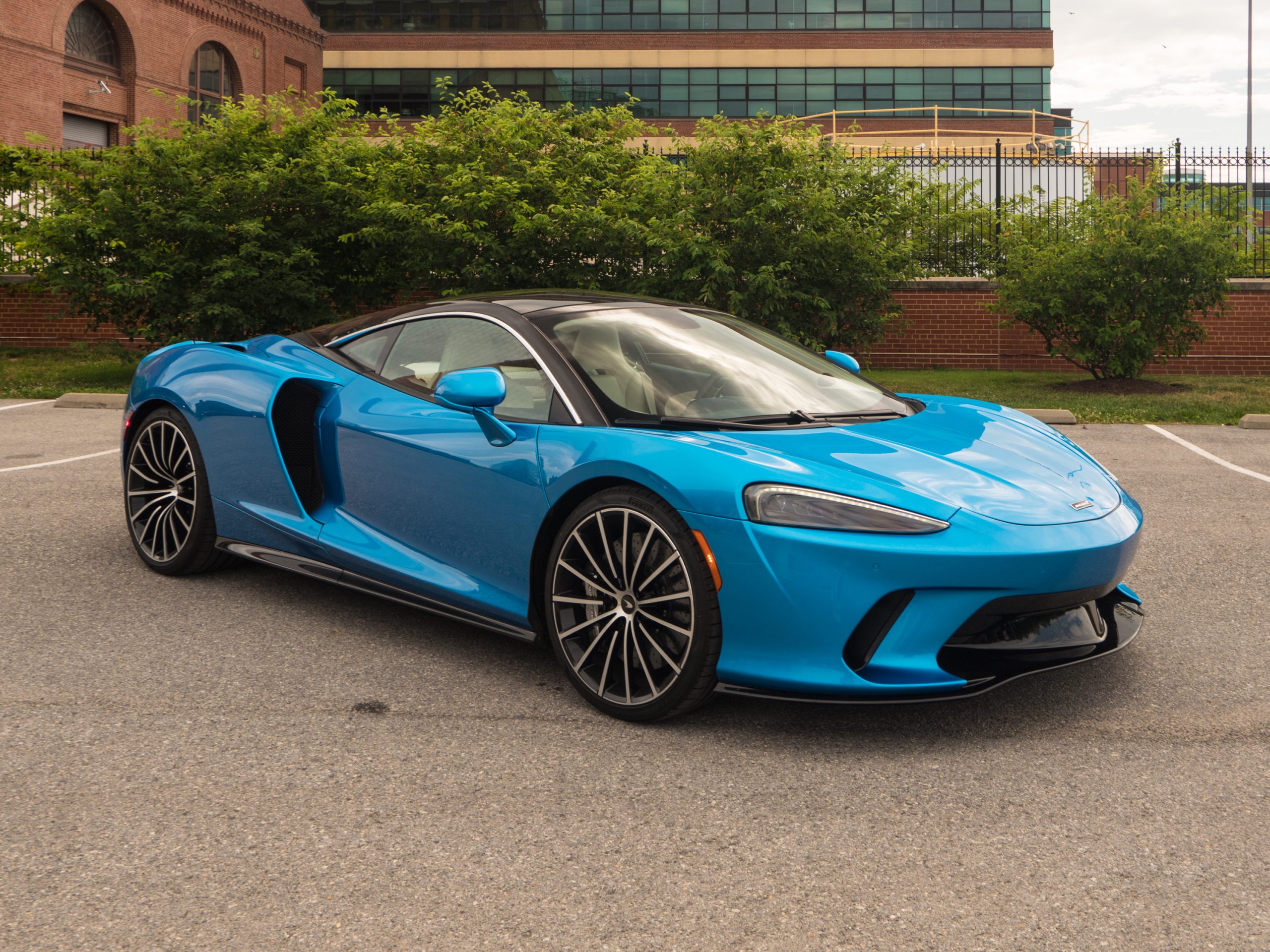 the-2020-mclaren-gt-never-mind-the-looks-love-the-way-it-drives-ars