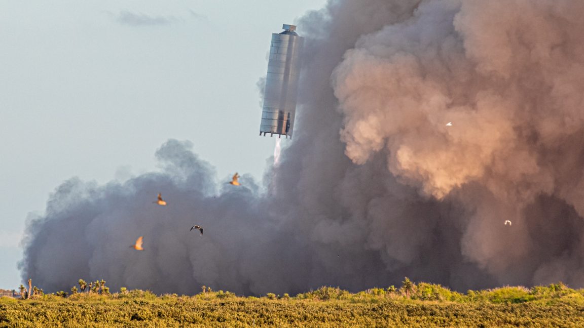 An early version of Starship takes its first tentative steps off Earth ...