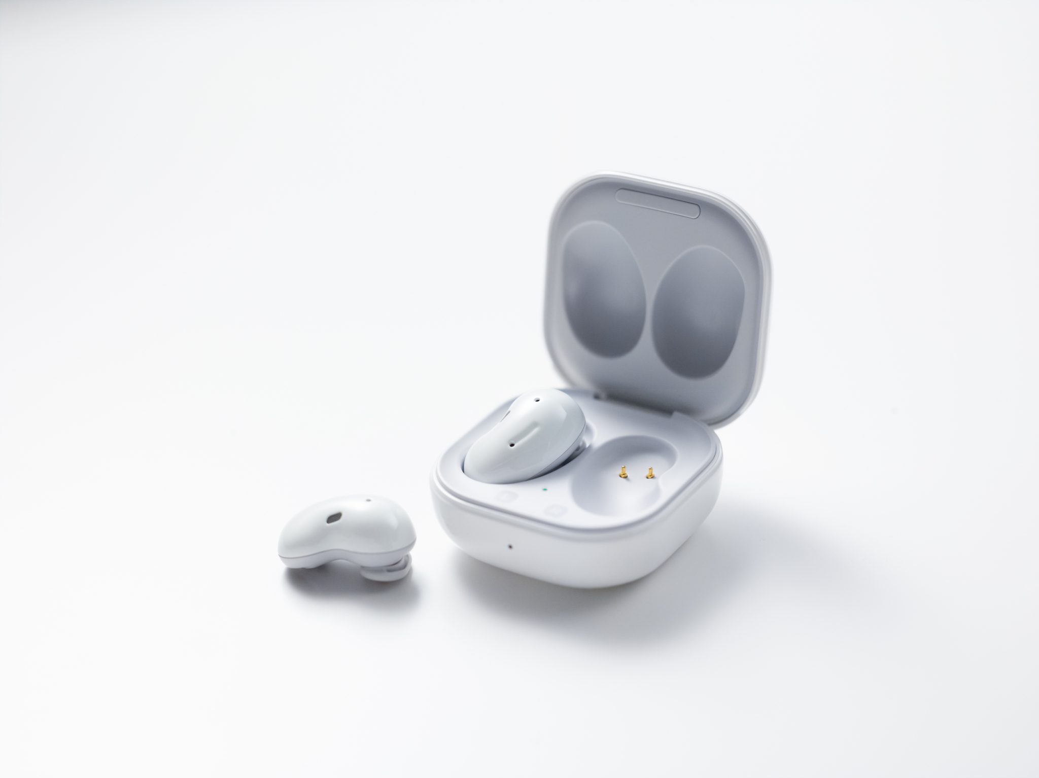 Samsung’s “beans” earbuds are here, and they’re called the Galaxy Buds ...