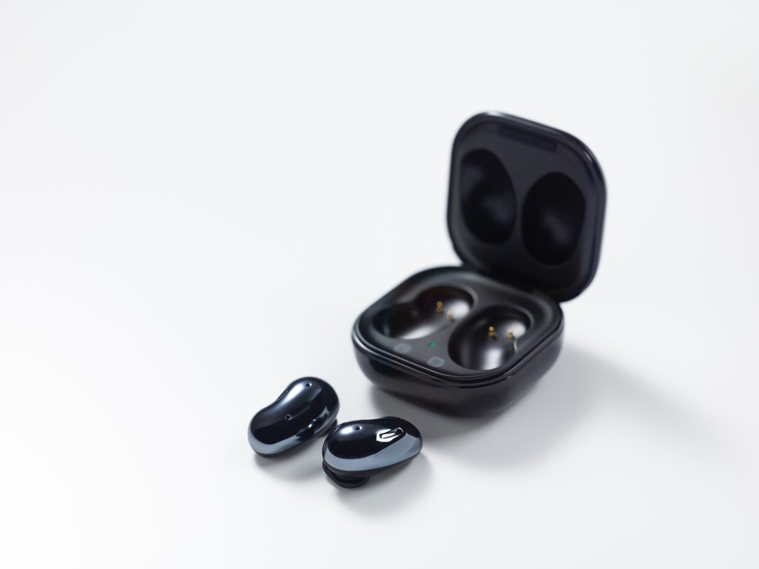 Samsung’s “beans” earbuds are here, and they’re called the Galaxy Buds ...