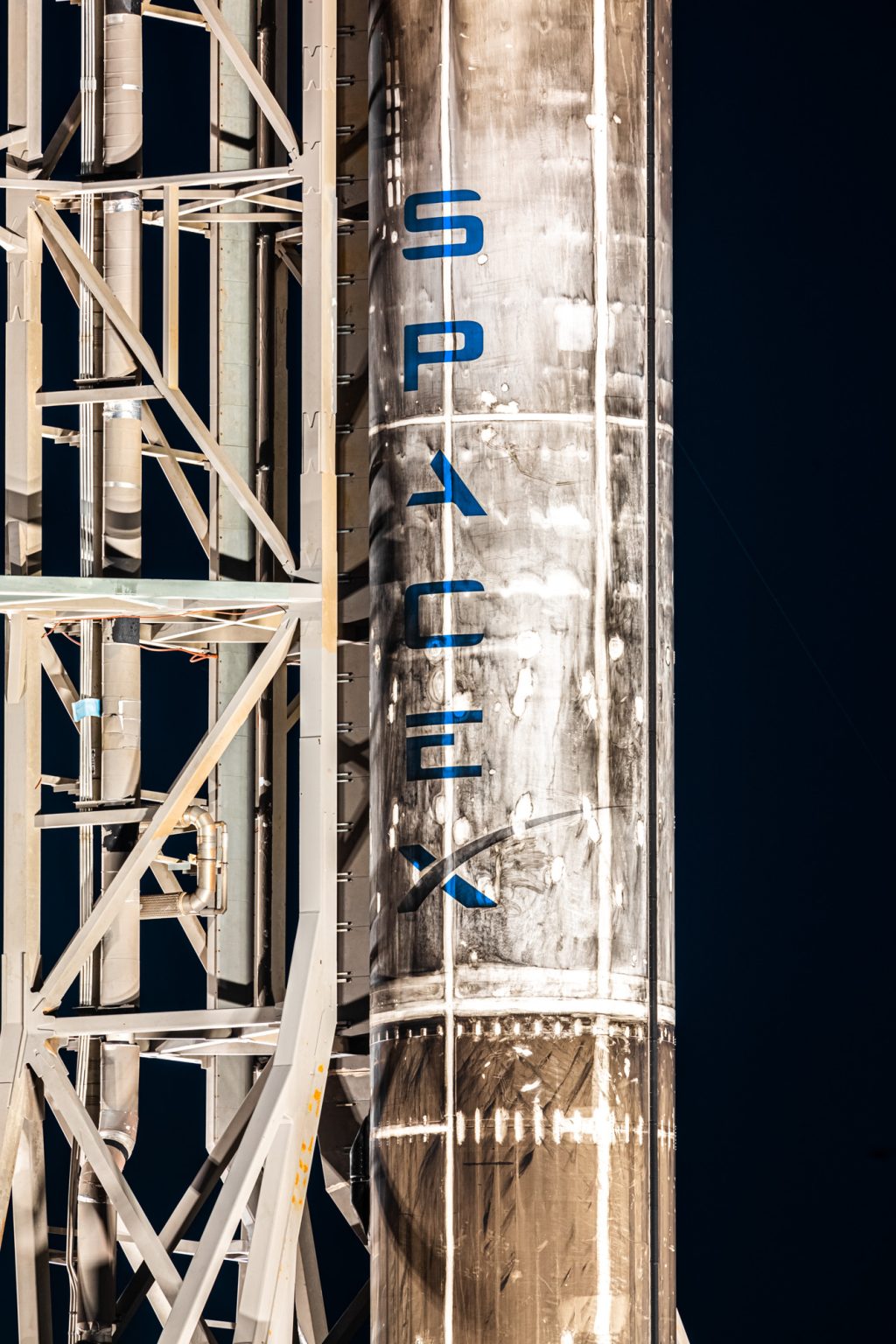 SpaceX flies the same, sooty booster for the sixth time [Updated] - Ars ...