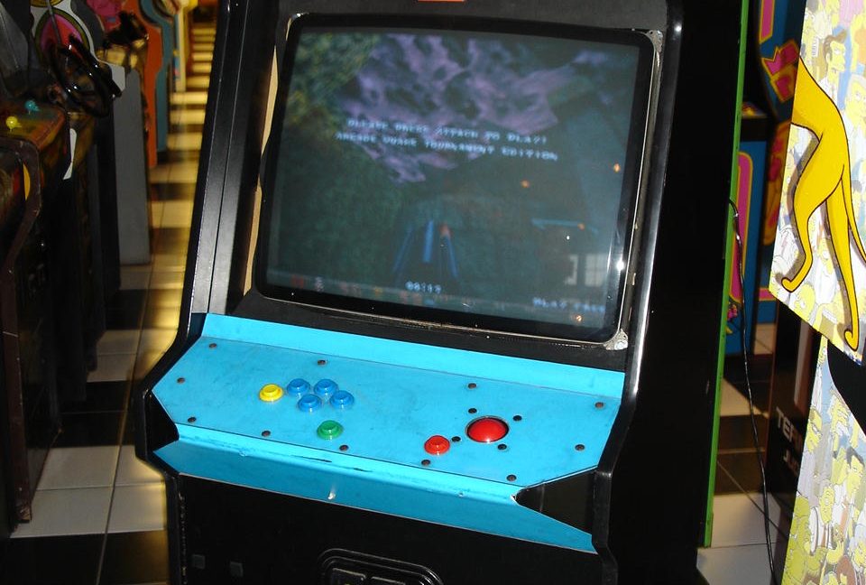 You can now play an ultra-rare Quake arcade cabinet at home - Ars Technica