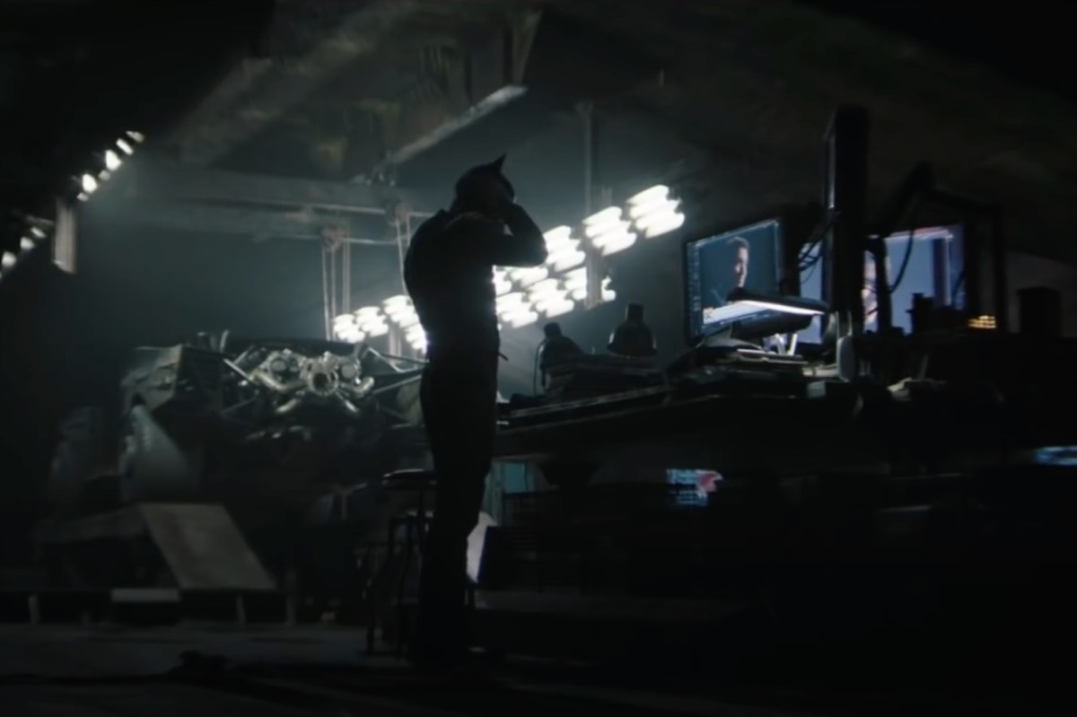 Robert Pattinson is a broody Caped Crusader in first teaser for The ...