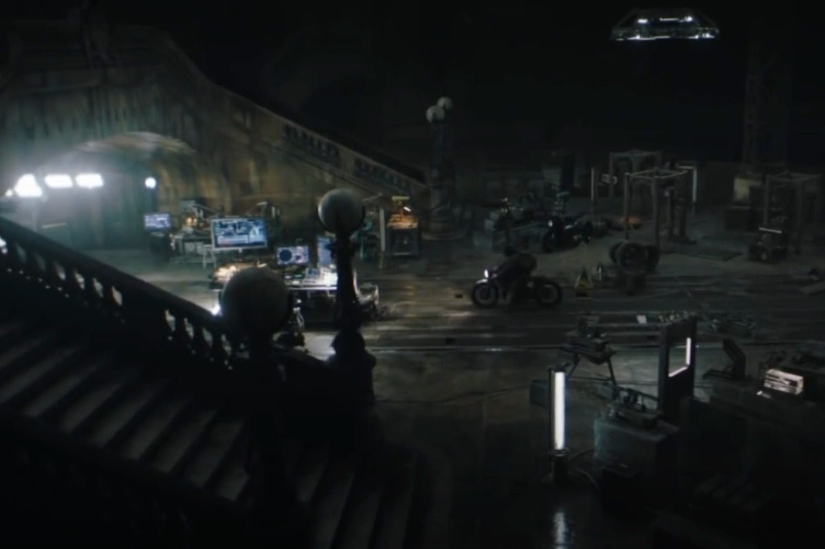 Robert Pattinson is a broody Caped Crusader in first teaser for The ...