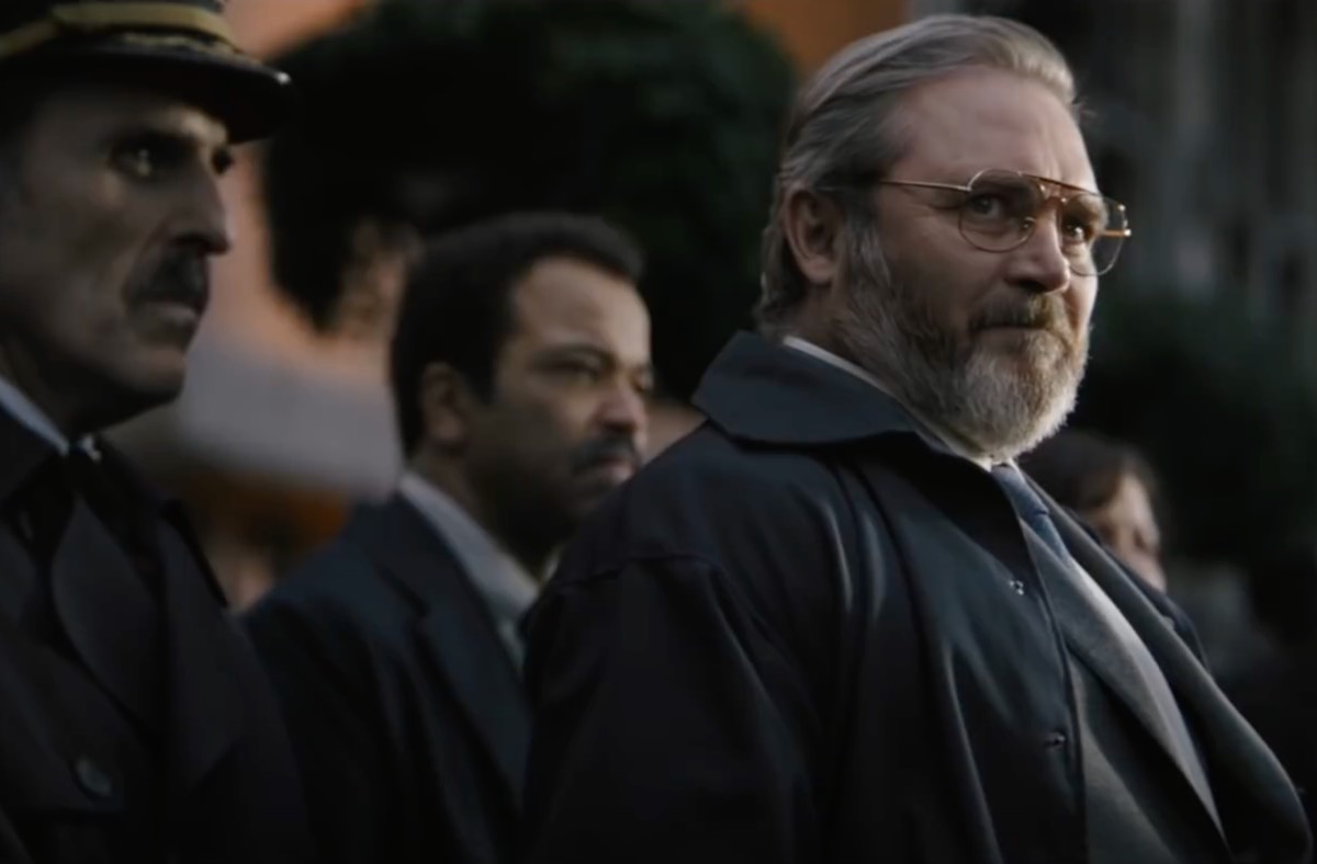 Robert Pattinson is a broody Caped Crusader in first teaser for The ...