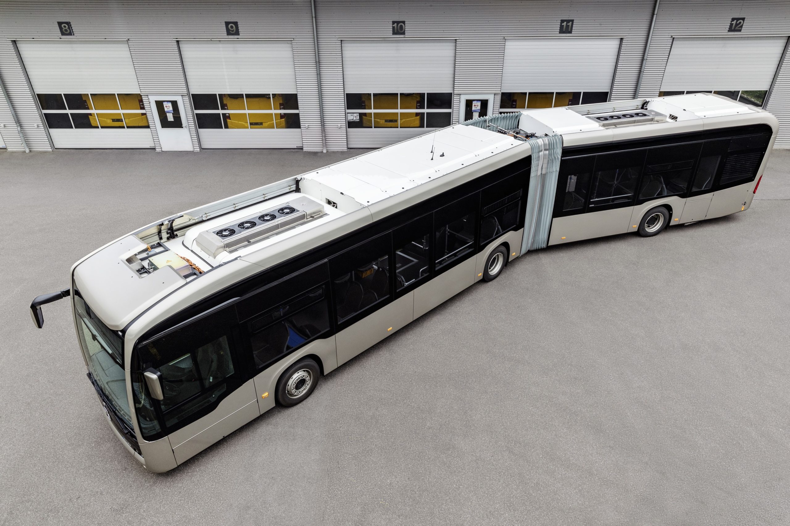 Mercedes-Benz’s newest electric city bus uses solid-state batteries ...