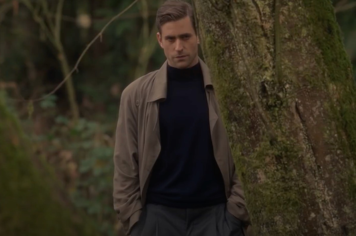 Sinister trailer for Haunting of Bly Manor looks like a classic ghost ...