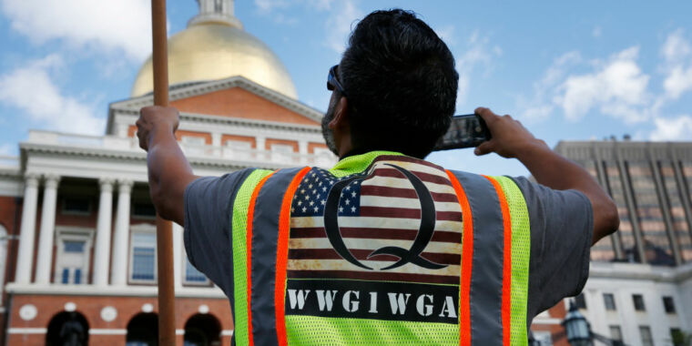 Defying crackdowns, QAnon continues its relentless global spread | Ars ...