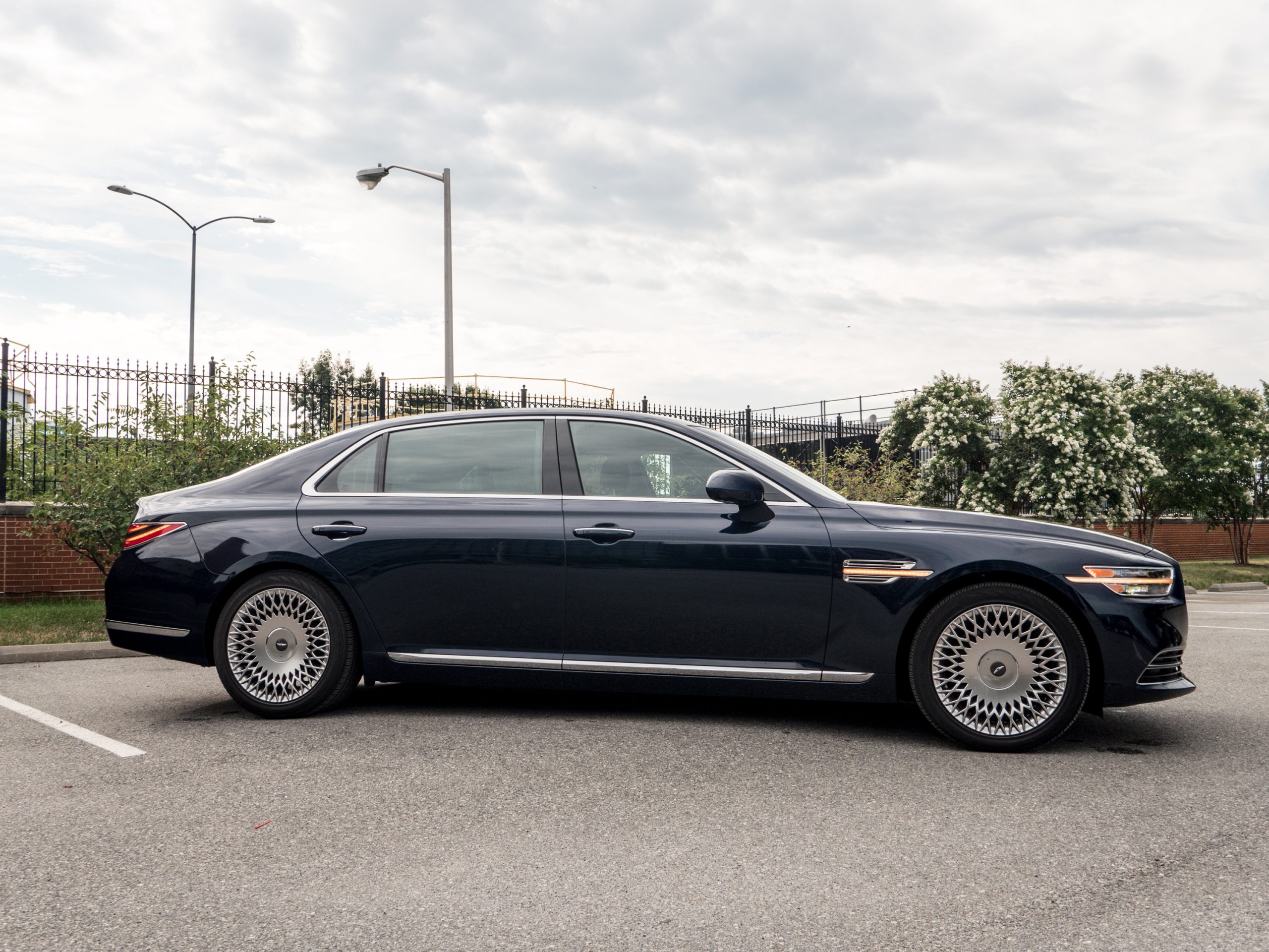 The 2020 Genesis G90—a good luxury sedan from an alternate dimension ...