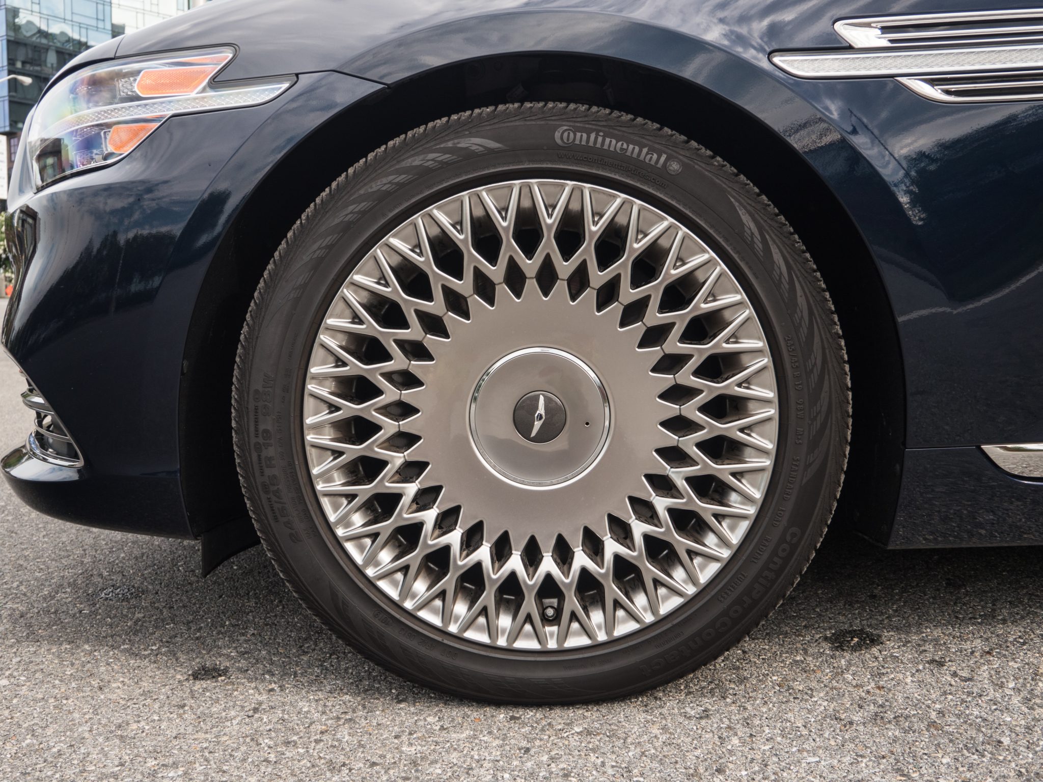 The 2020 Genesis G90—a good luxury sedan from an alternate dimension ...
