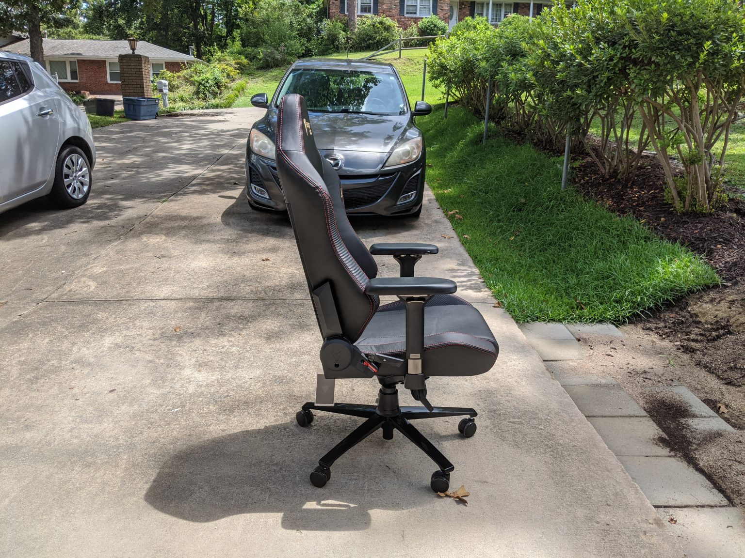 Gaming chairs or work-from-home chairs? Ars tests two under $500 - Ars ...