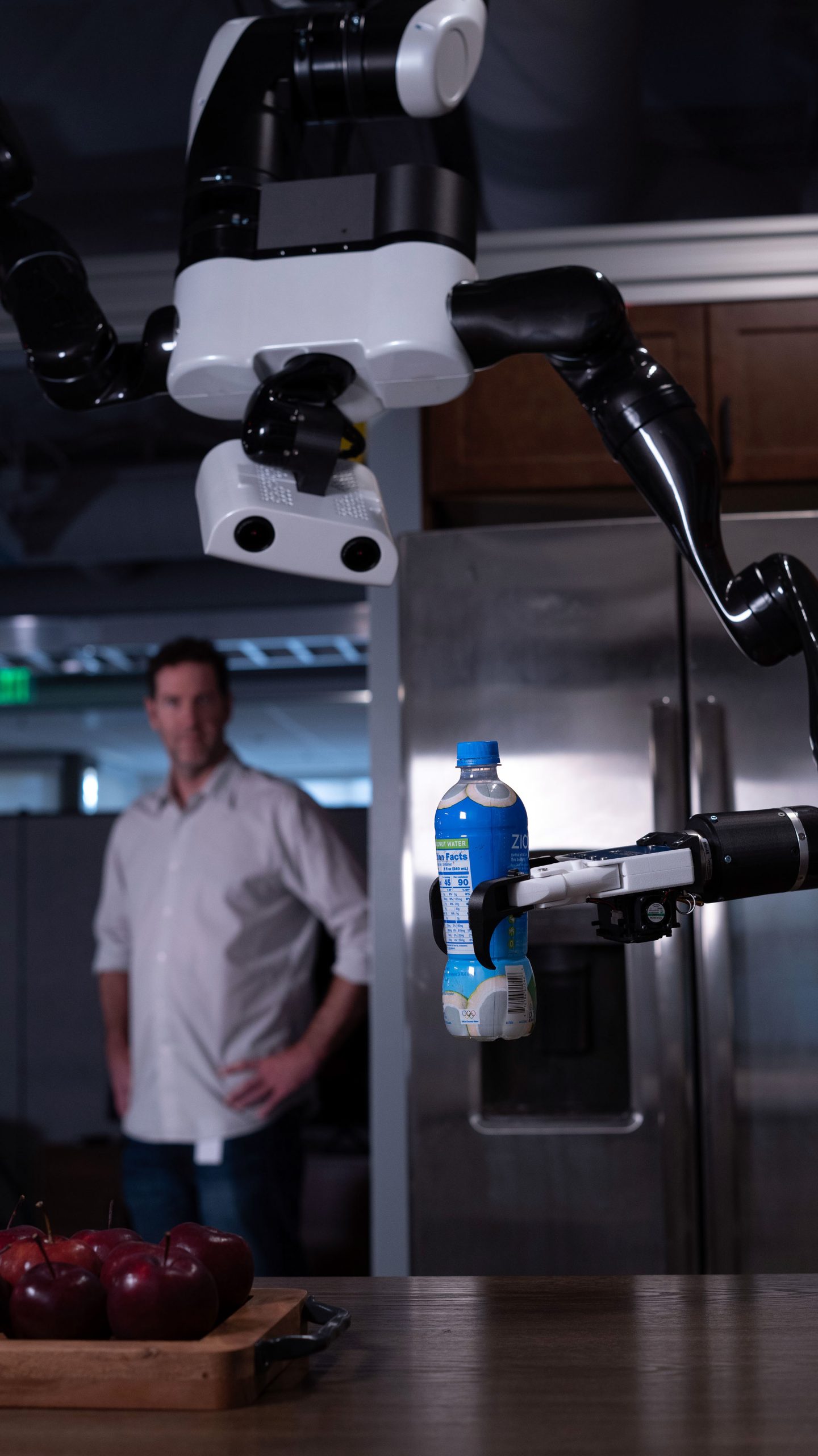 Toyota’s ceiling-mounted robot is like GLaDOS for your kitchen - Ars ...