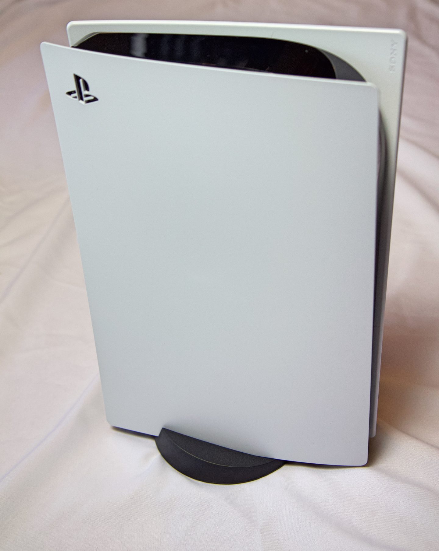 PS5 unboxing: Sony’s big, curvy boy stands out in any room - Ars Technica