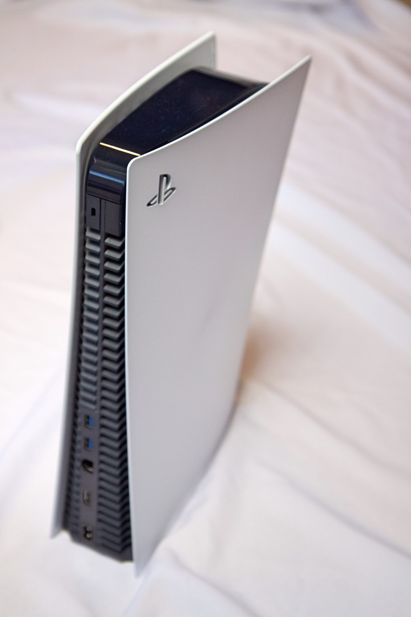 PS5 unboxing: Sony’s big, curvy boy stands out in any room - Ars Technica