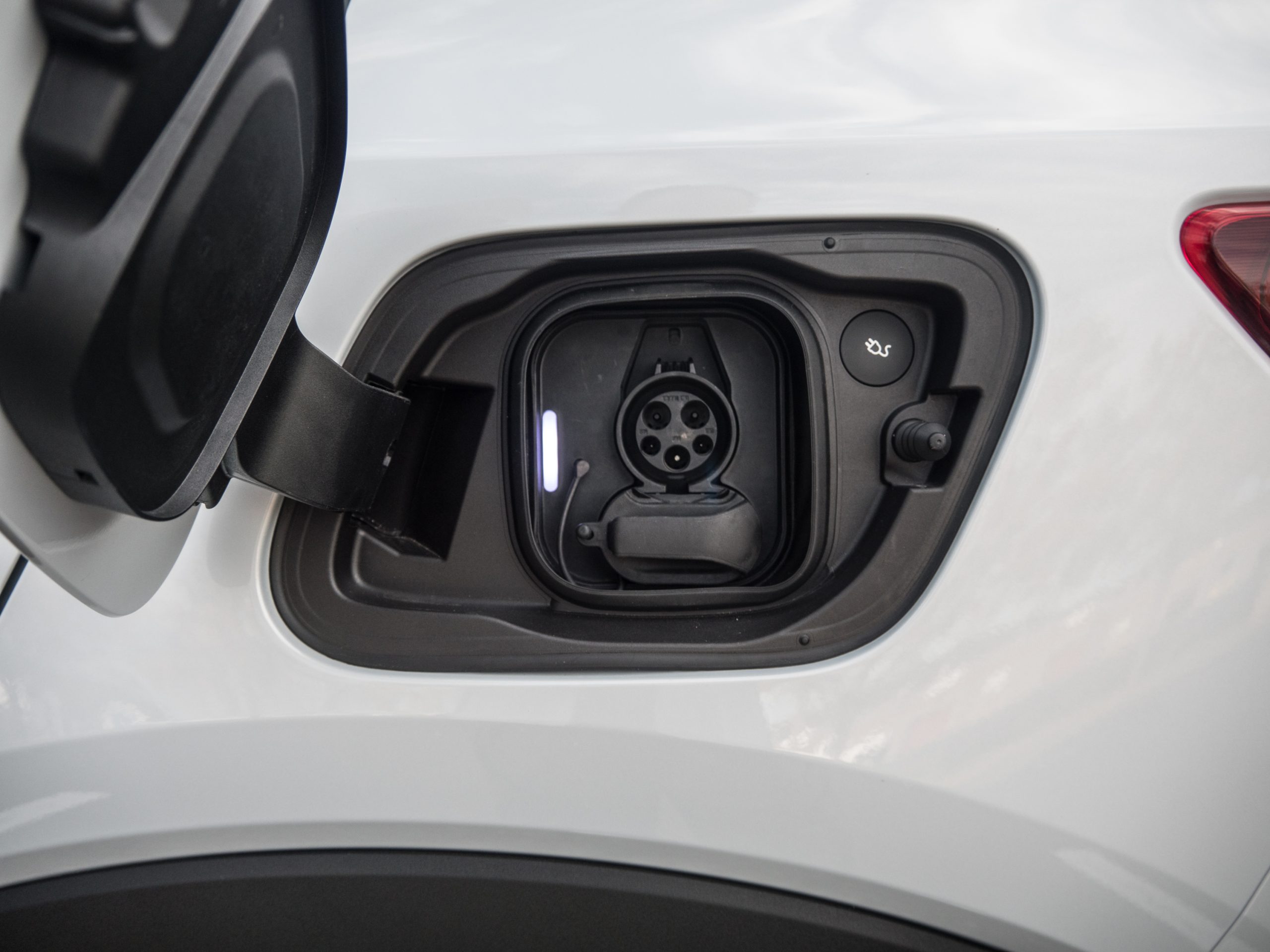 The electric Volvo XC40 Recharge: First-drive impressions - Ars Technica