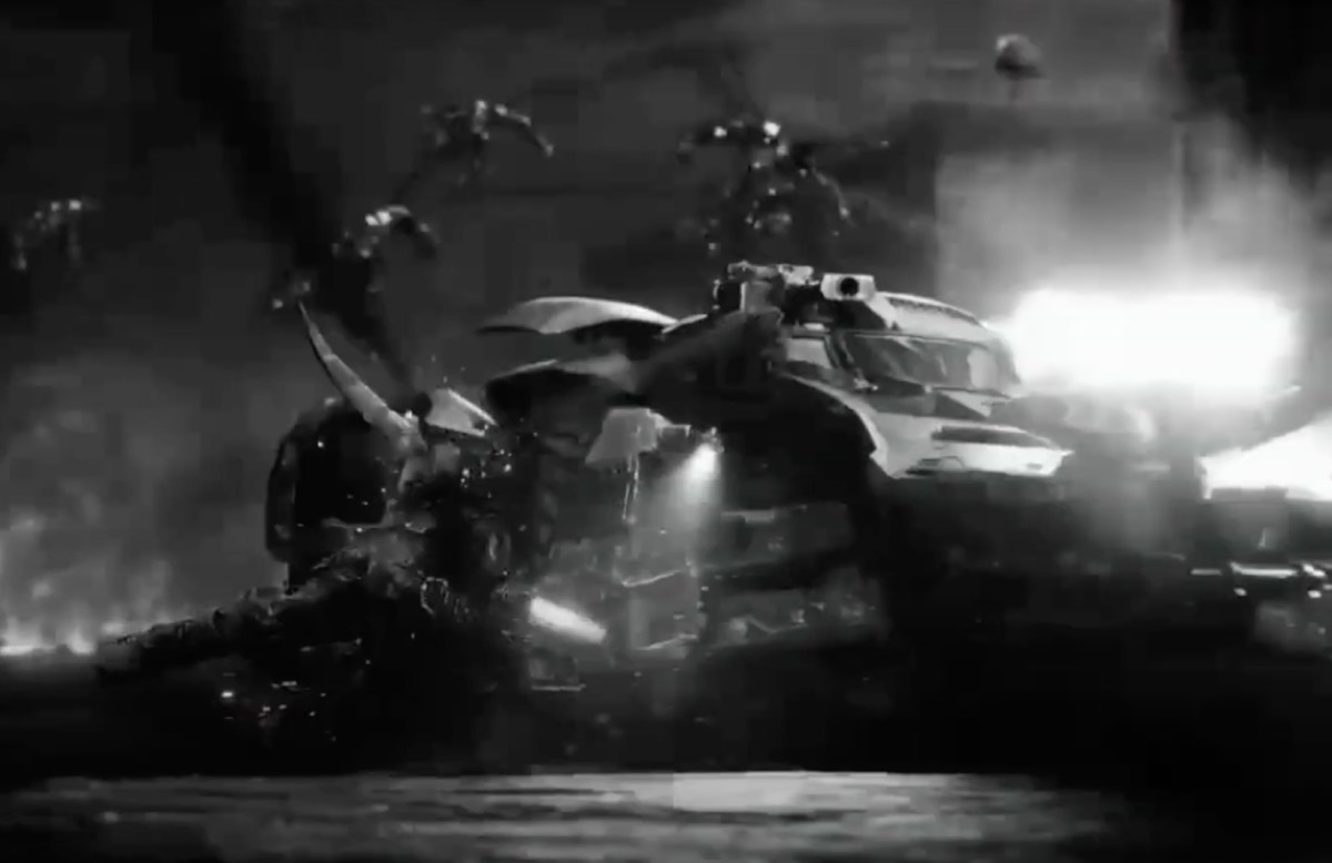 Zack Snyder drops B&W updated version of trailer for Justice League ...
