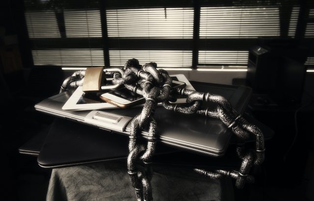 Hackers can use just-fixed Intel bugs to install malicious firmware on PCs - Ars Technica