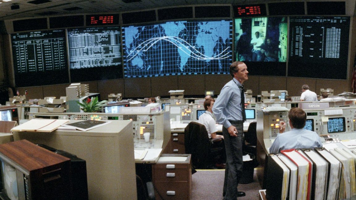 How a Thanksgiving Day gag ruffled feathers in Mission Control - Ars ...