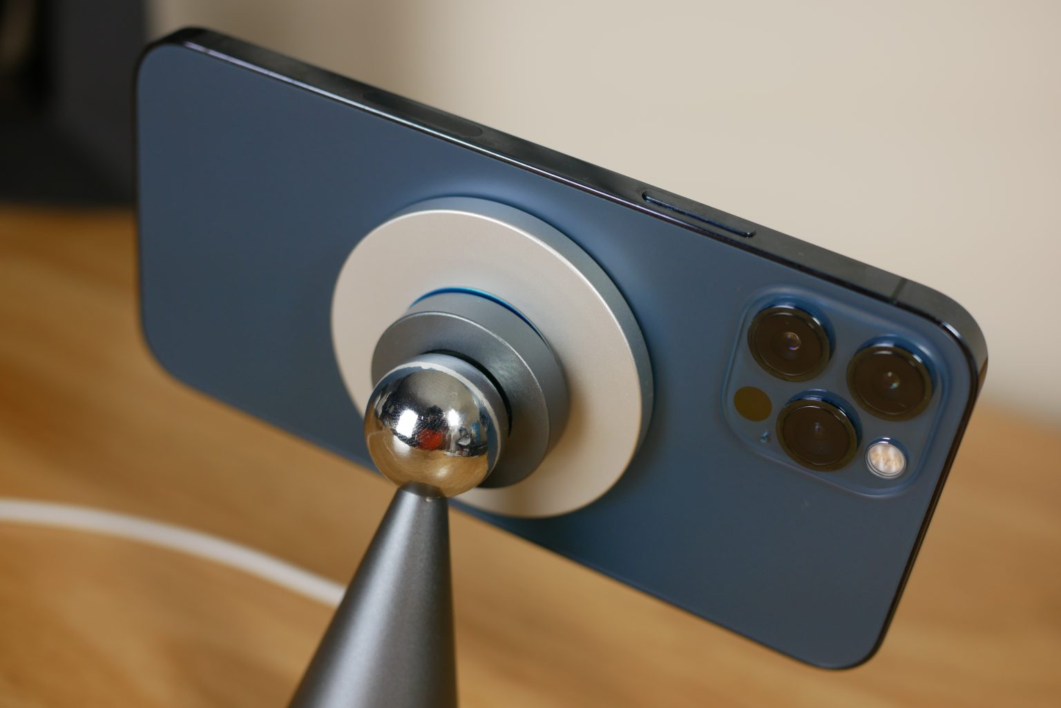 The best accessories and MagSafe gear for your new iPhone 12 - Ars Technica