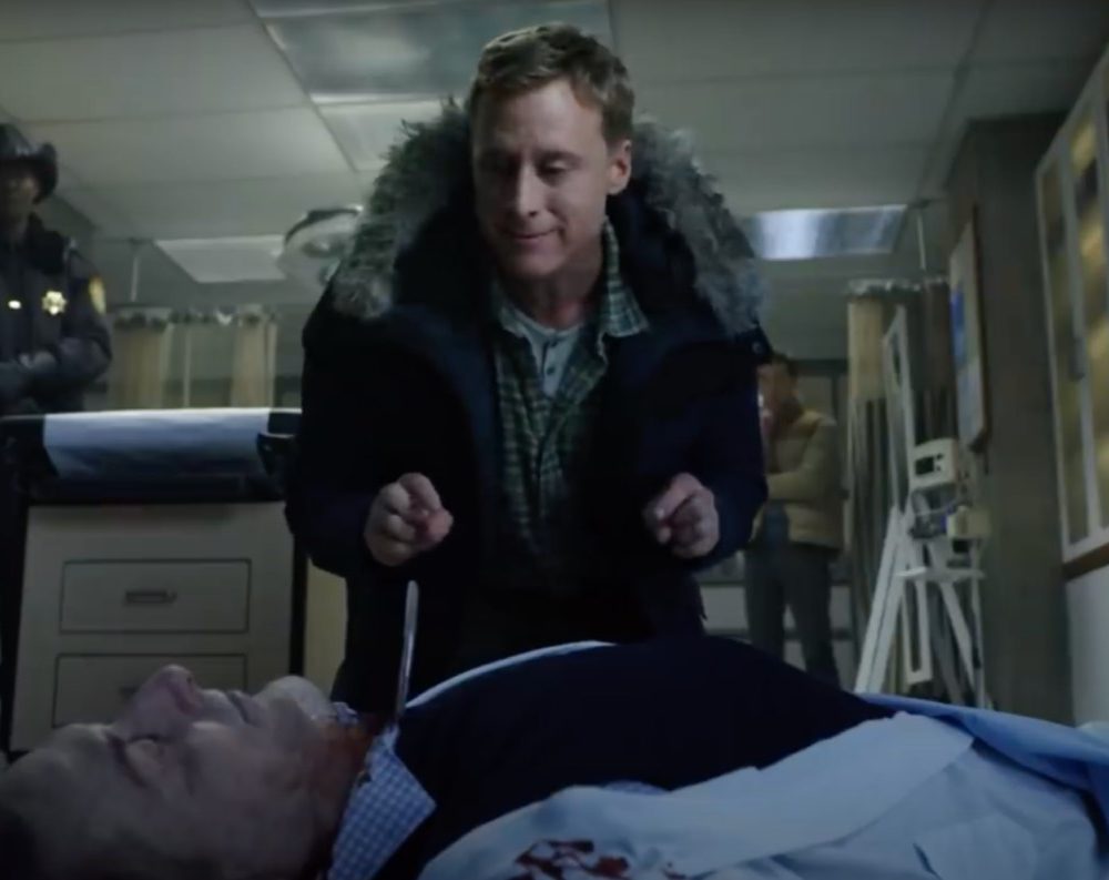 Alan Tudyk plays a crime-solving alien in disguise in Resident Alien ...