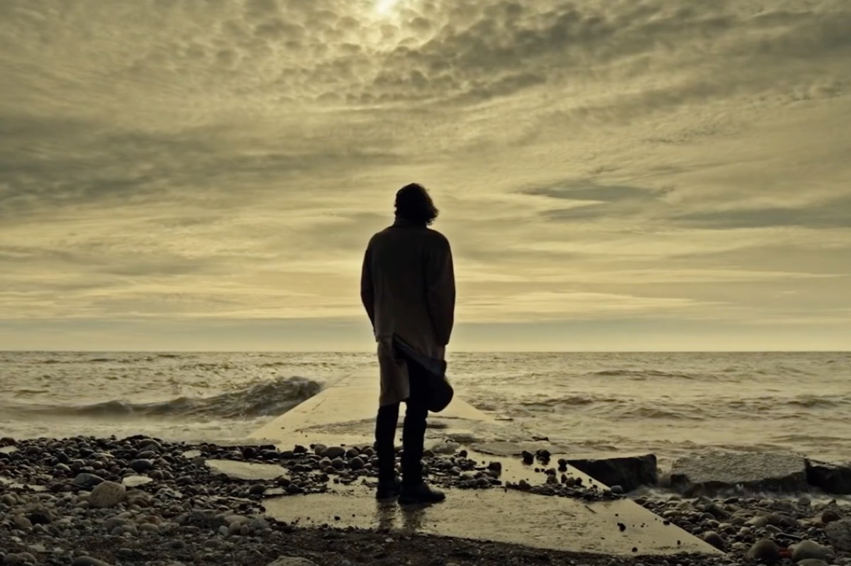 Shadow Moon tries to escape his demigod destiny in American Gods S3 ...