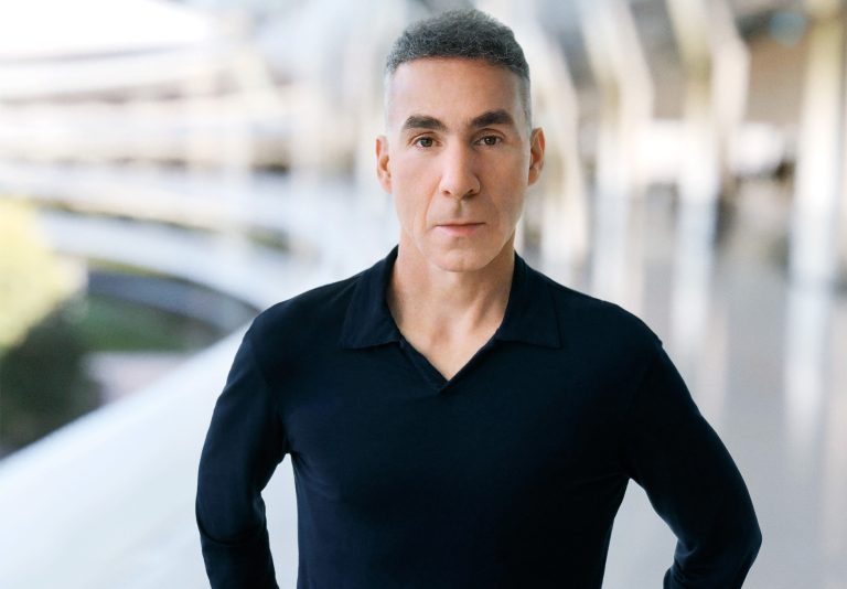 Former Apple hardware chief Dan Riccio is retiring - Ars Technica