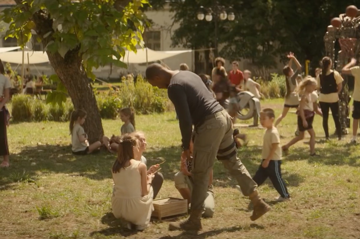 Anthony Mackie plays an android supersoldier in Outside the Wire ...