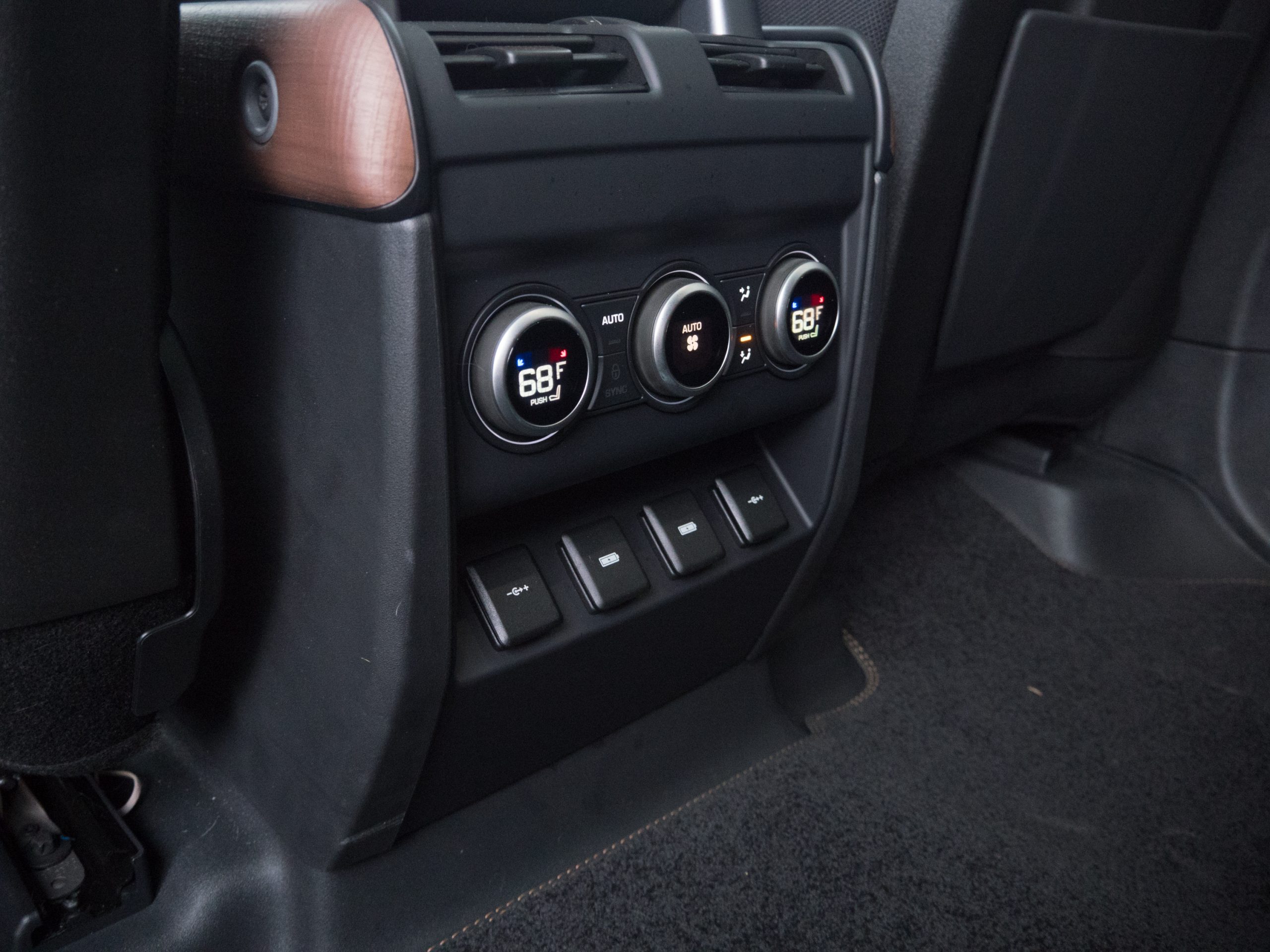 The Land Rover Defender—rugged, charming, but drinks like a fish - Ars ...