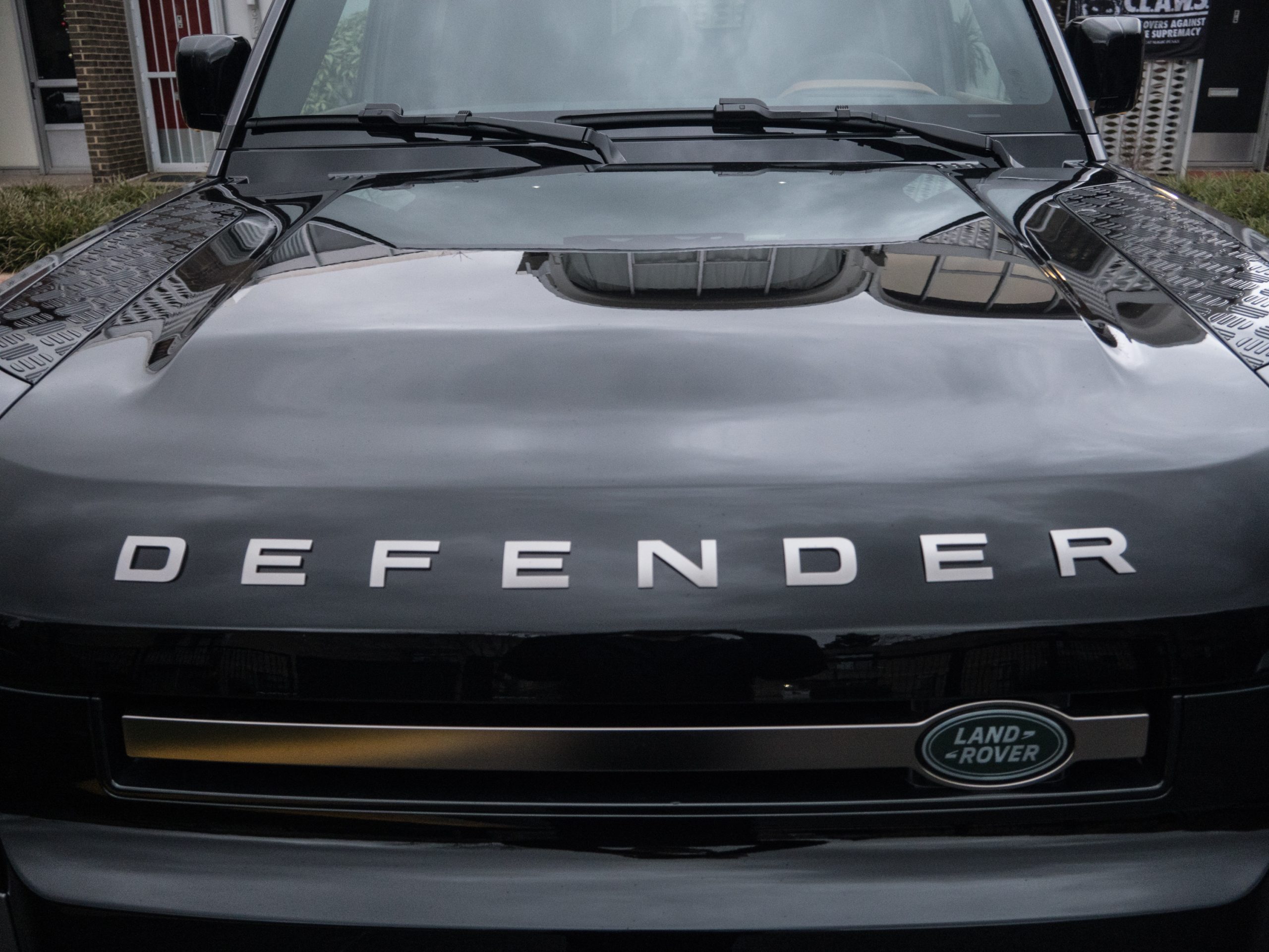 The Land Rover Defender—rugged, charming, but drinks like a fish - Ars ...