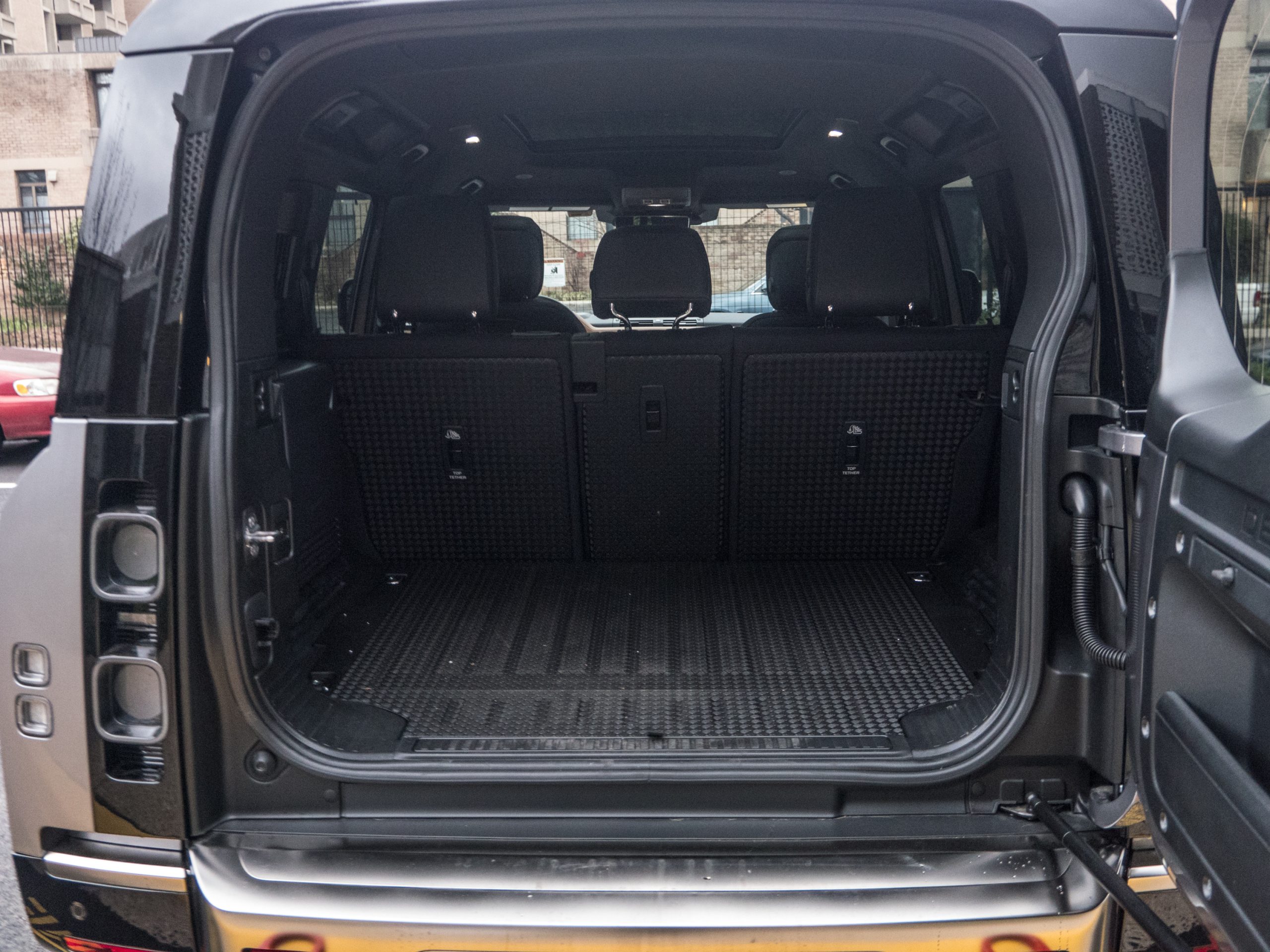 The Land Rover Defender—rugged, charming, but drinks like a fish - Ars ...