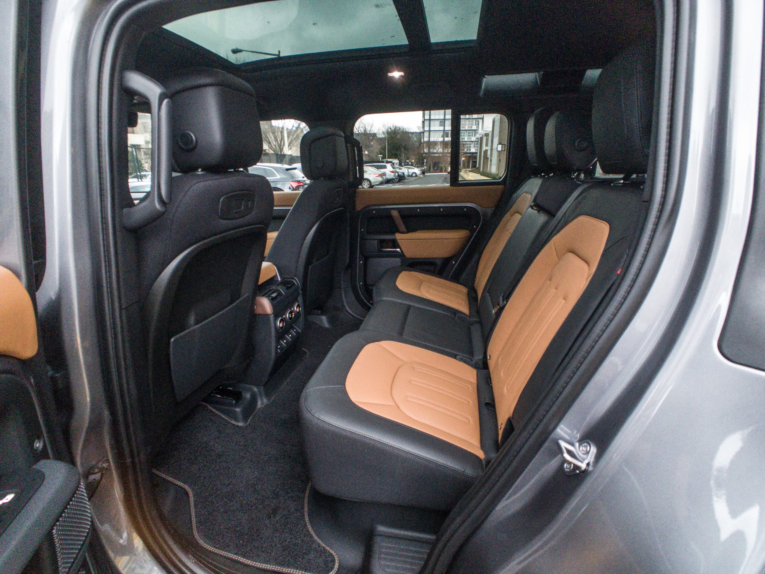 The Land Rover Defender—rugged, charming, but drinks like a fish - Ars ...