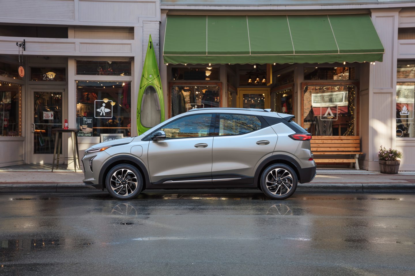 Chevrolet gives the Bolt EV a facelift, a stretch, and a price cut ...
