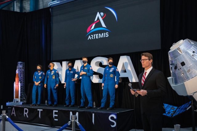 White House says its supports Artemis Program to return to the Moon ...