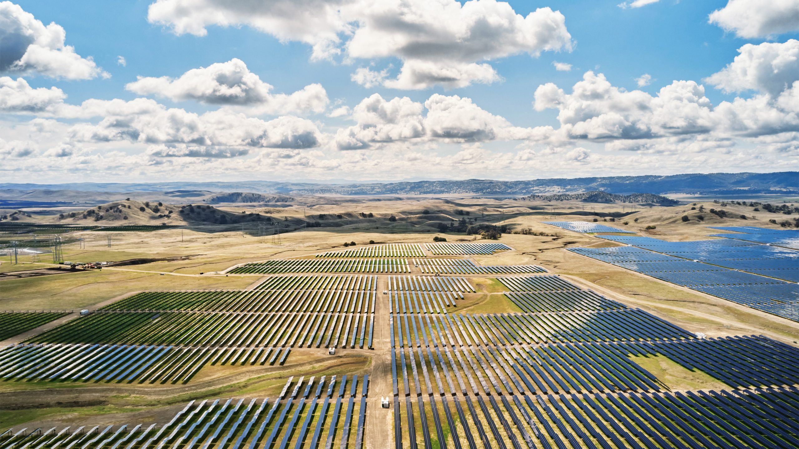 Apple commits to build “grid-scale” energy storage in California - Ars ...