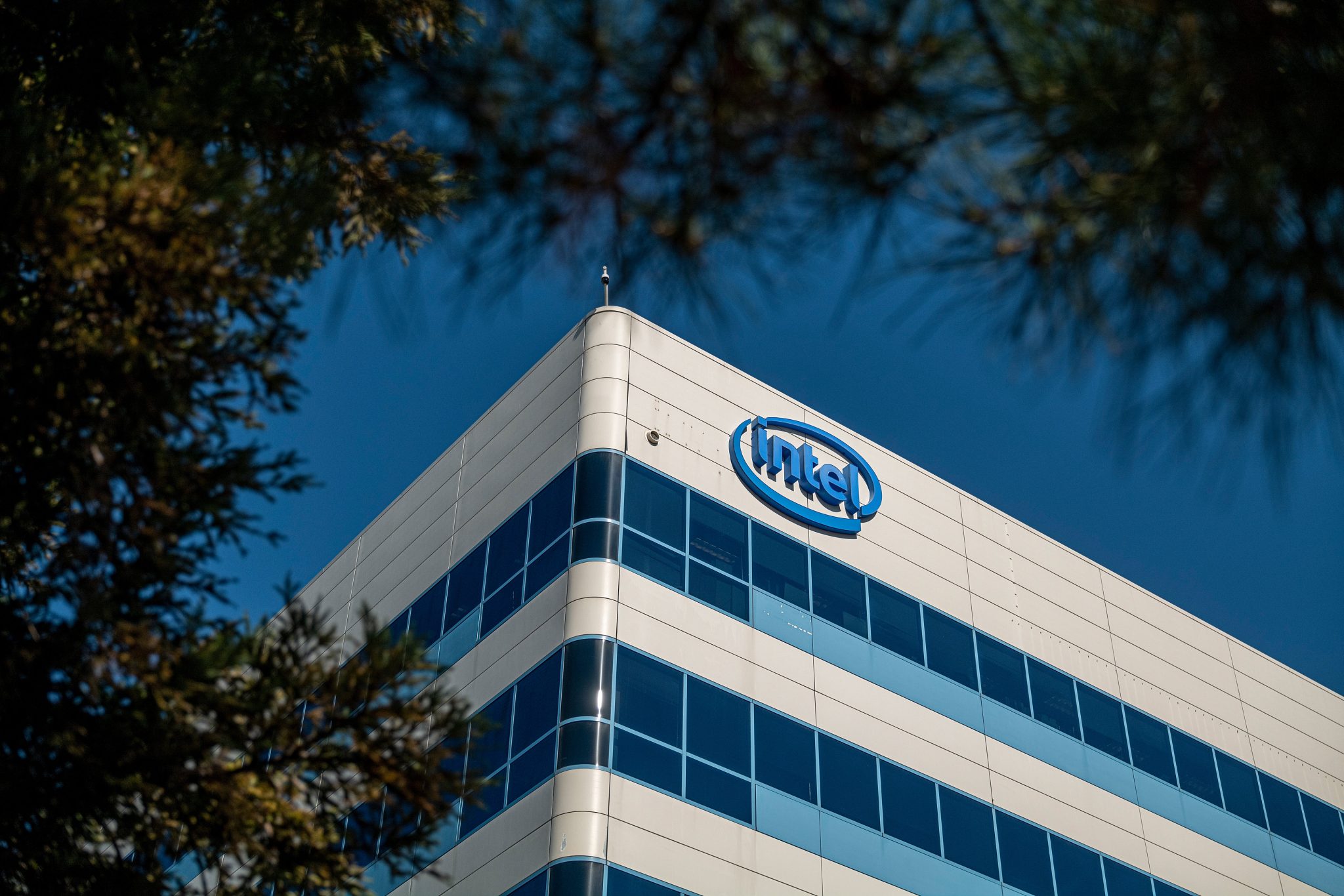 Intel hit with $2.2 billion patent judgment - Ars Technica