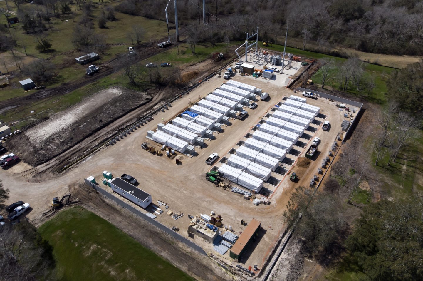 Report: Tesla is secretly building a giant 100 MW battery in Texas ...