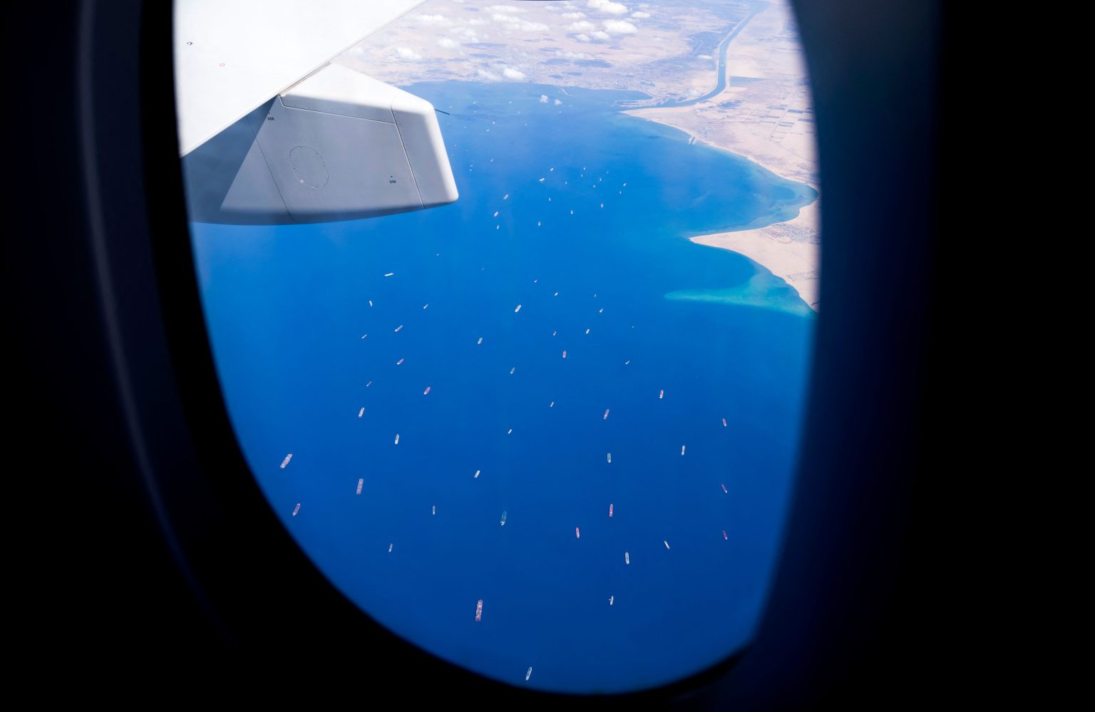 The massive cargo ship that blocked the Suez Canal is now moving again ...